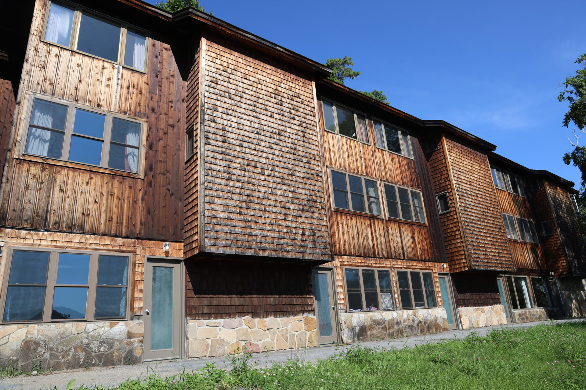 Bayview Lodge: Serene Waterfront Retreat Stay